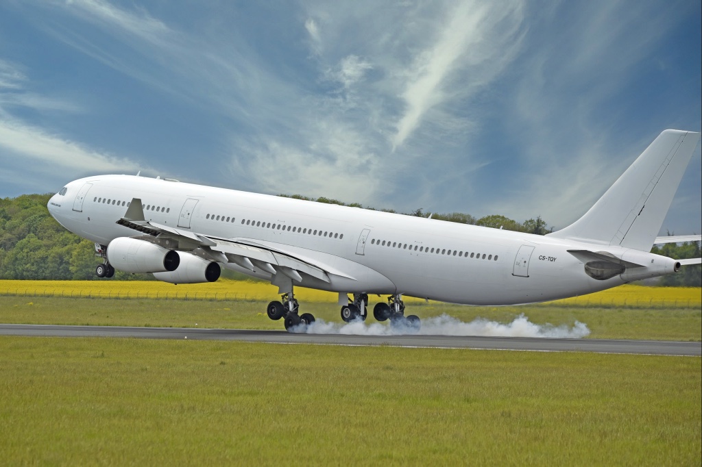 Airbus A340 Spotting Guide, Tips for Airplane Spotters, Photographs ...