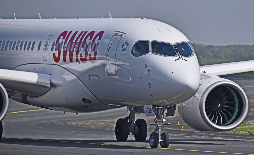 Airbus A-220 airliners, spotting tips, features, and photographs
